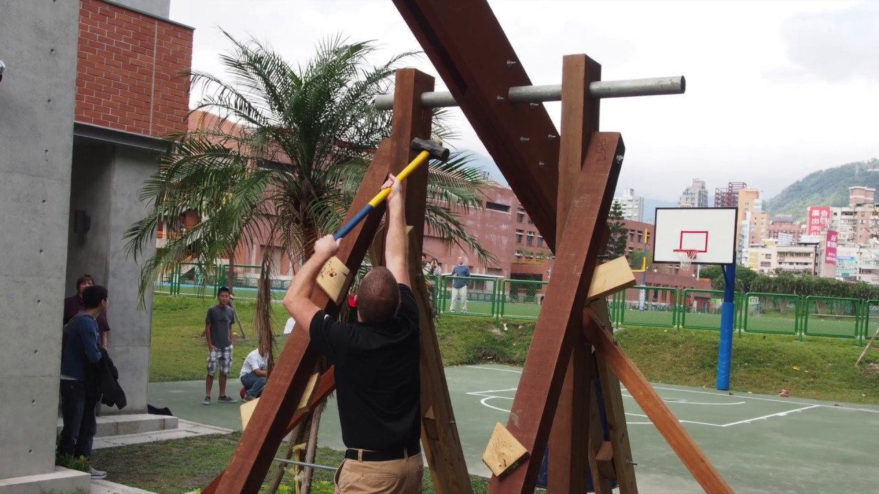 Angry Birds Trebuchet (25 foot tall) - YouTube