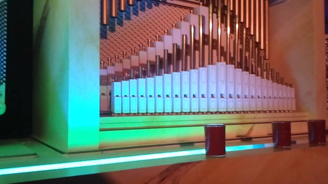 Decáp dance organ: Mr.Bojangles plays: In The Mood - YouTube