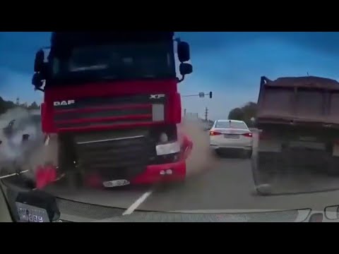 DASH CAM CAR CRASH COMPILATIONS / DANGEROUS CAR CRASH - YouTube