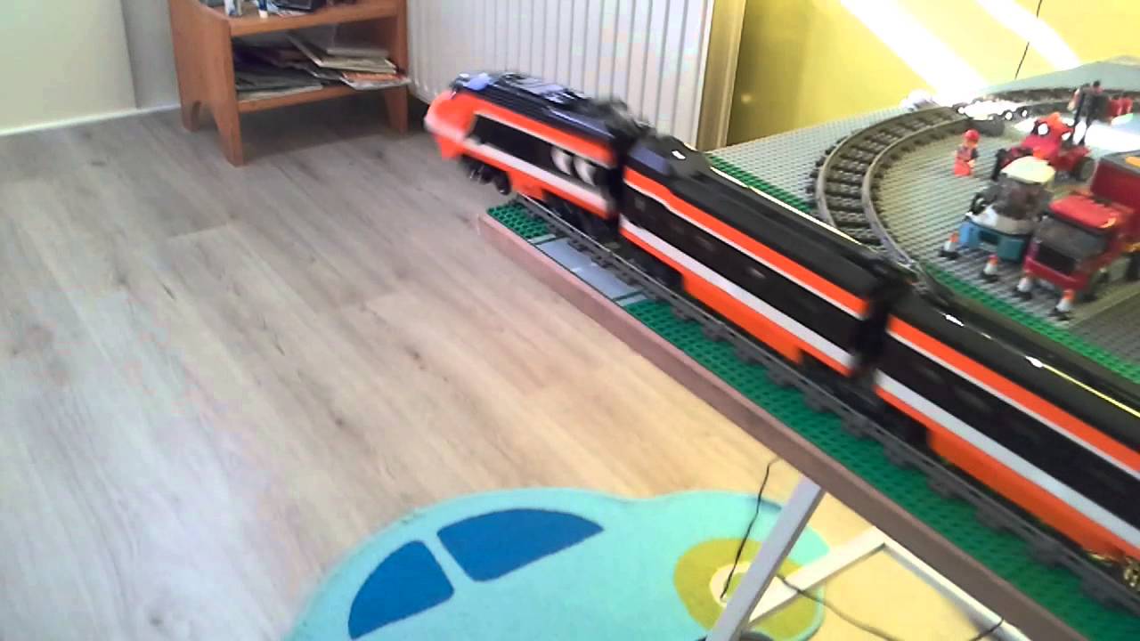 Lego horizon express train crash - YouTube