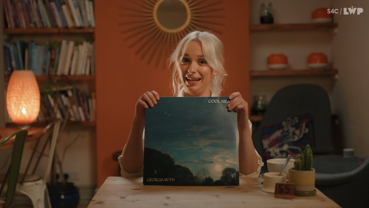 Cyfweliad Georgia Ruth | Cool Head - YouTube