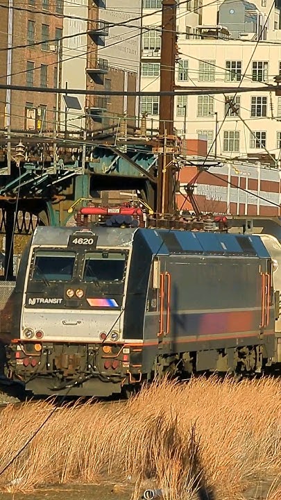 NJT ALP-46 #4620 Slowly Passes Hunterspoint Ave With Crossing Sequence (Weird K5LA) #shorts ...