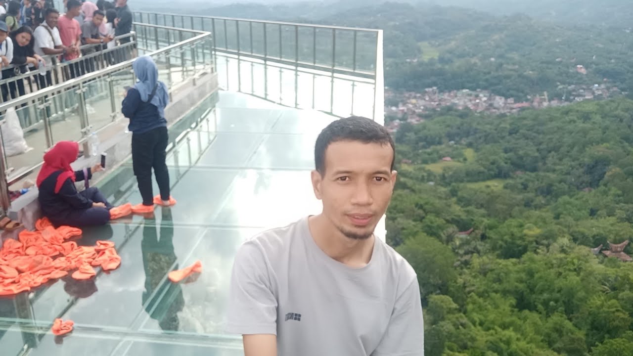 YANG PARANOID KETINGGIAN JANGAN COBA COBA JALAN DI ATAS KACA DI BUNTU ...