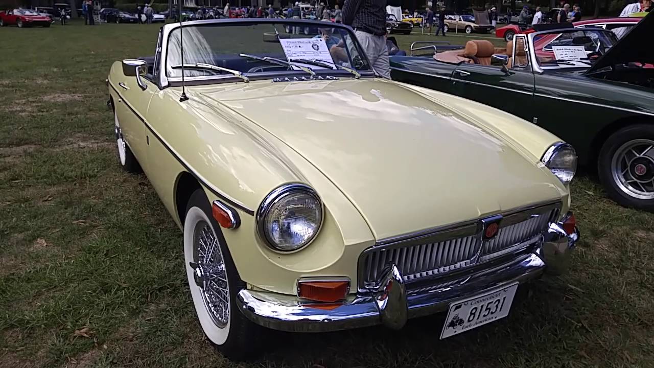 1970 MG B Convertible - YouTube