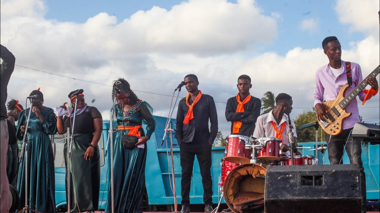 Staple Band Praise Experience Live At Kaloleni Stage - YouTube