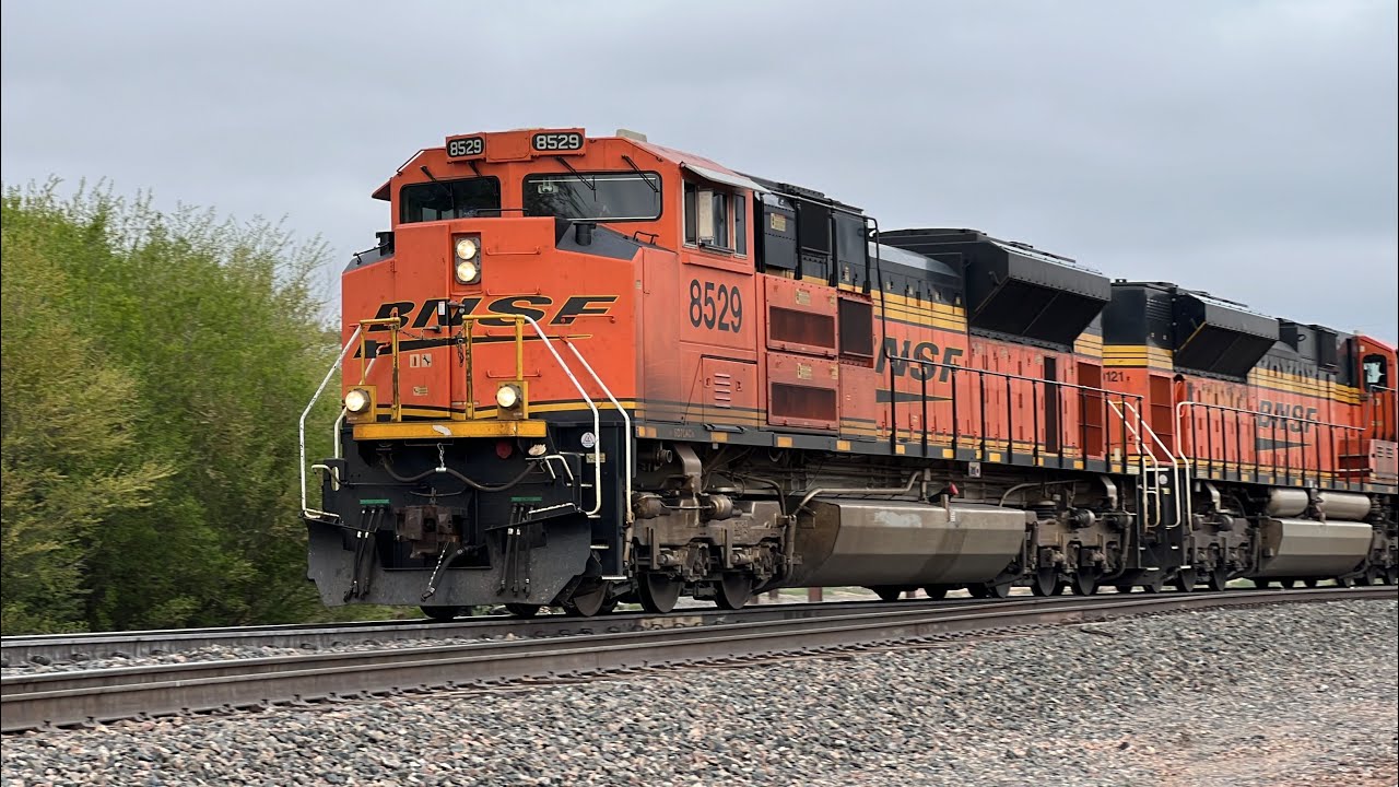 BNSF 8529 Leads C-RWMDON0 47A through Fillmore St. - YouTube