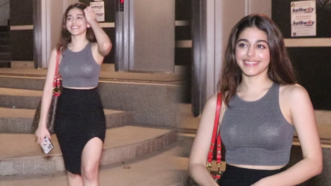 Pooja Bedi's Daughter Aalia Ebrahim (Furniturewalla) Spotted At ...