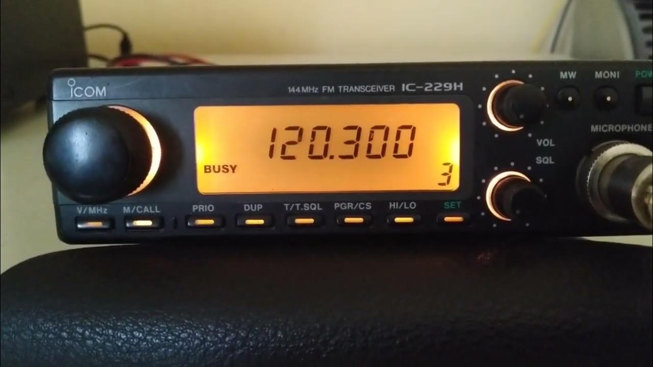 ICOM 229H recibiendo banda aeronáutica torre el palomar - YouTube