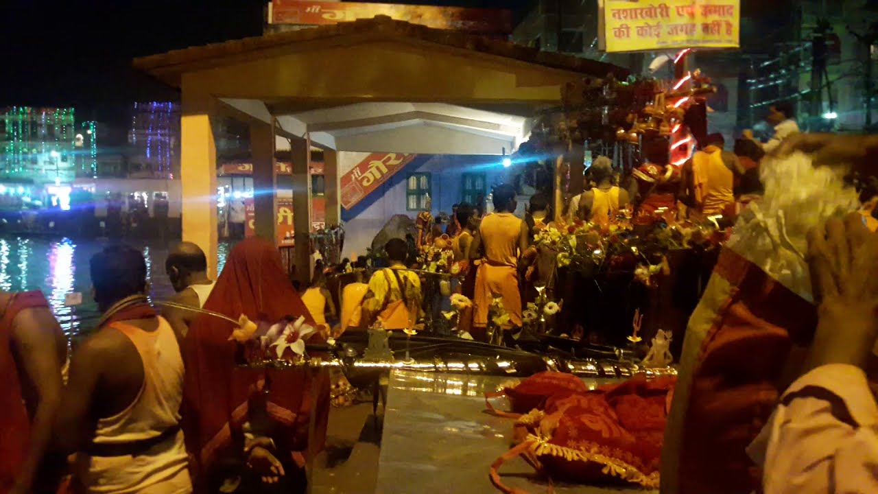 BOL BAM; BABA BHAM PAHUCHINE KE BAAD GANGA SANAAN KARE IS SANAN KE BAAD ...