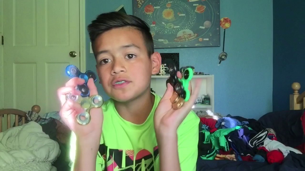 ANNOUNCING THE WINNER OF THE 6 FIDGET SPINNERS!!! - YouTube