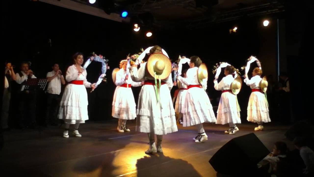 Bailes populares. Zaragoza. Baile de arcos de Iglesuela del Cid - YouTube