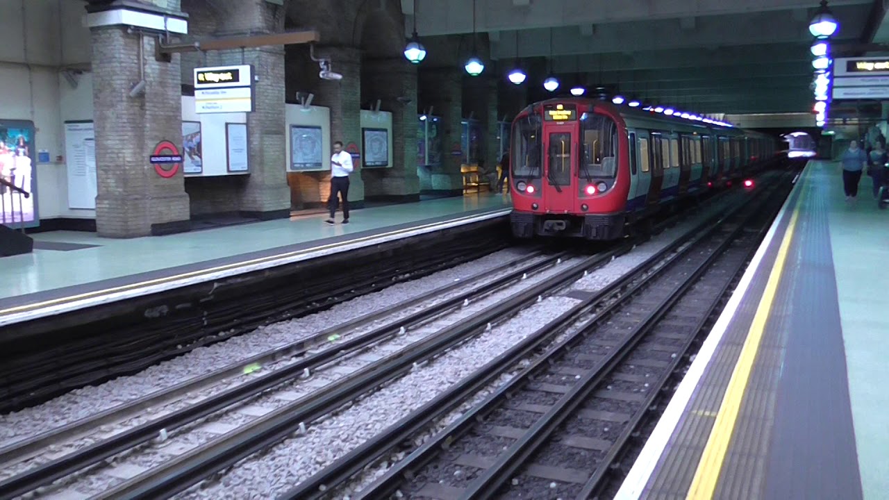Circle & District Line Trains @ Gloucester Road - YouTube