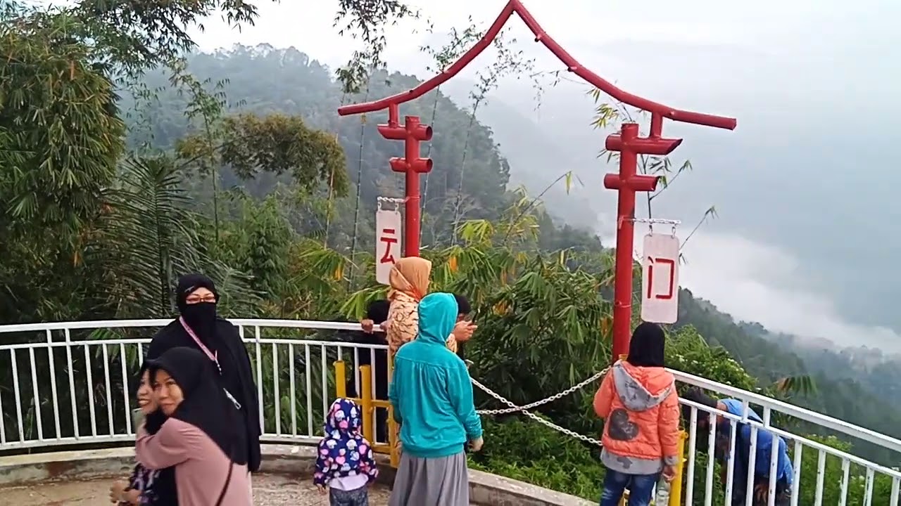 Tongkonan Lempe | Negeri di Atas Awan Lolai | Toraja Utara - YouTube