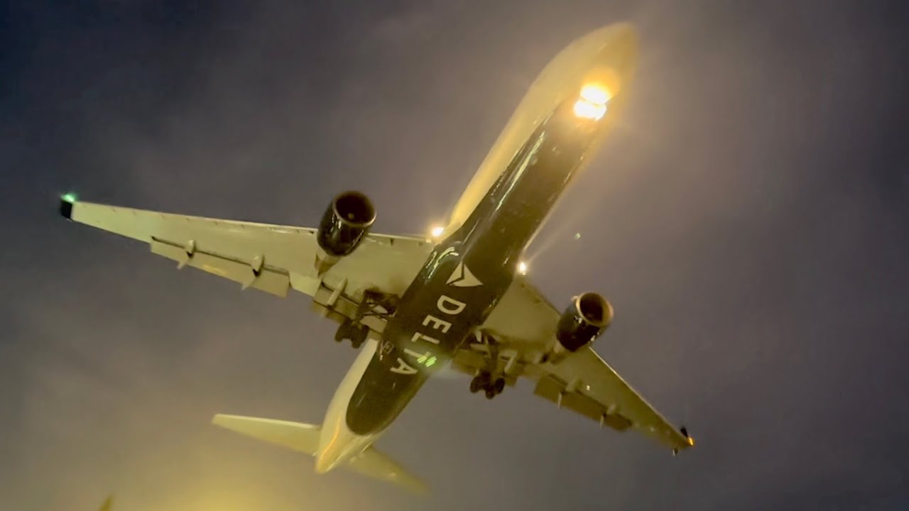 NIGHT ACTION | Delta Boeing 767-300ER Overhead Landing into Los Angeles ...