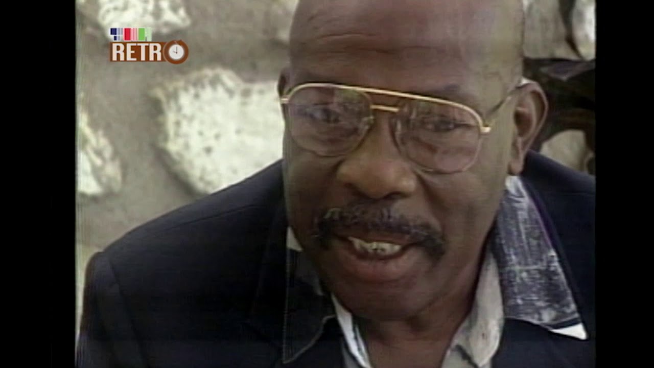 Jean Gesner Henry, surnommé Coupé Cloué, est un footballeur et musicien ...