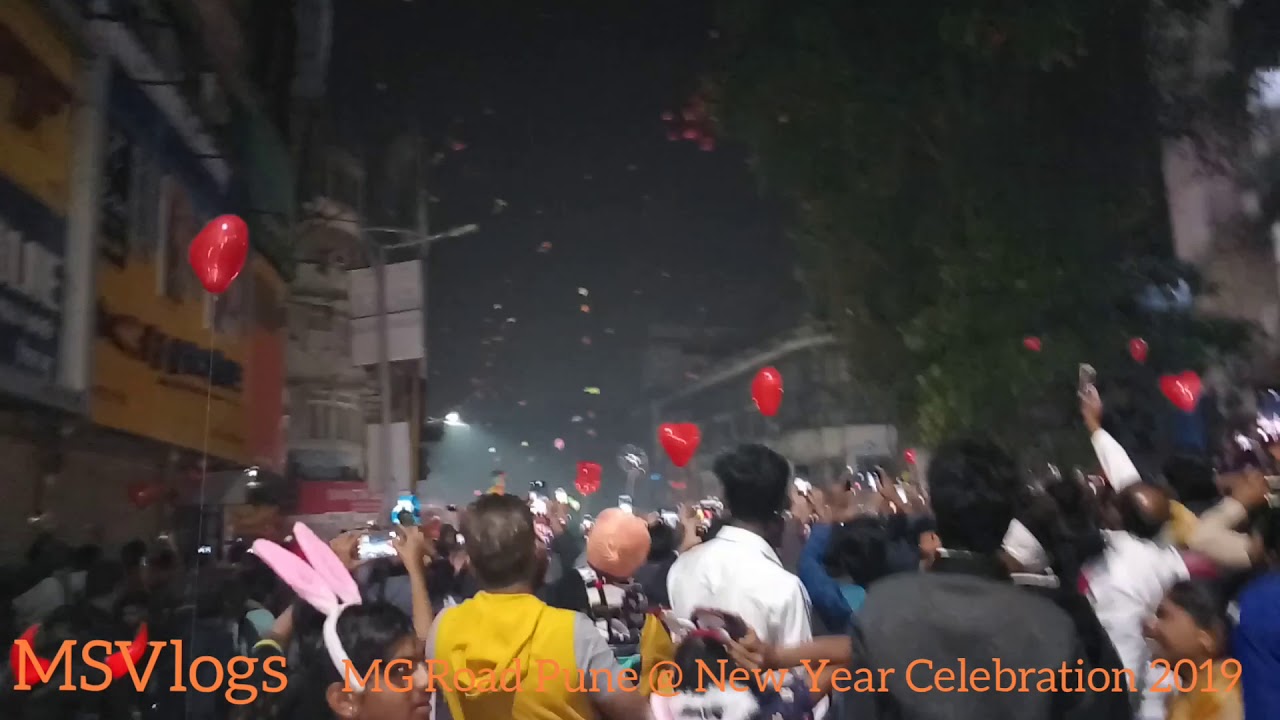 MG Road Pune 31st Dec Evening 🎉 New Year Celebration 2019 - YouTube