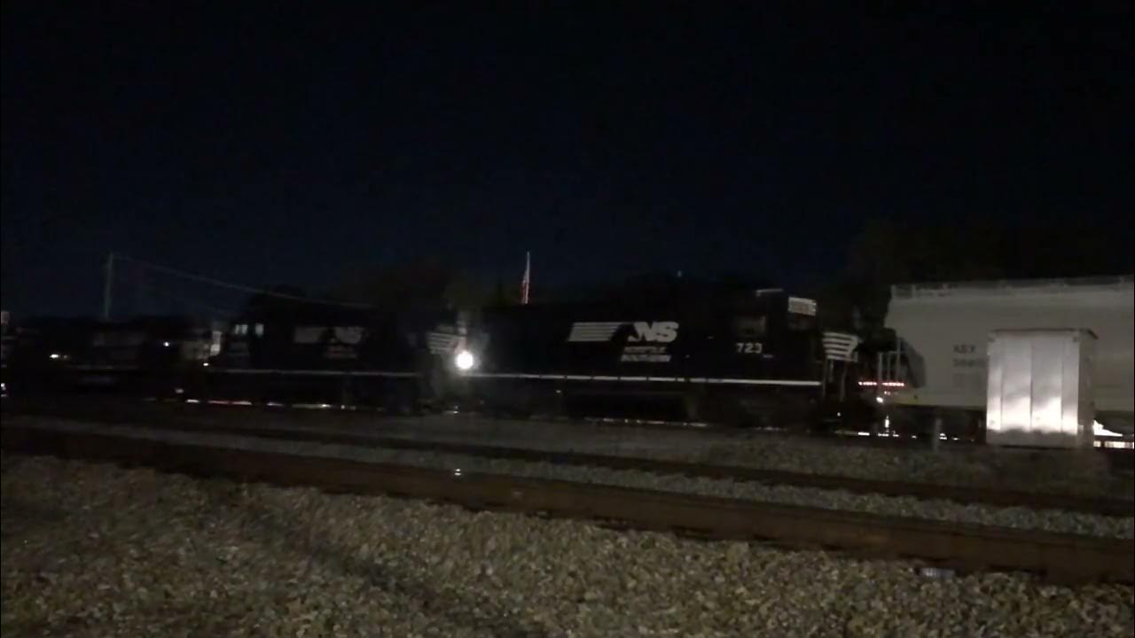 NS 4025 backs up into Norris Yard with a nice lash up with a GP40-2 trailing third - YouTube