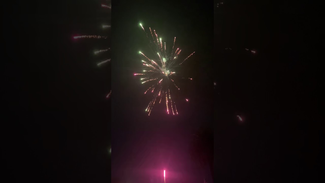 E** G*** 220 shot firework - YouTube