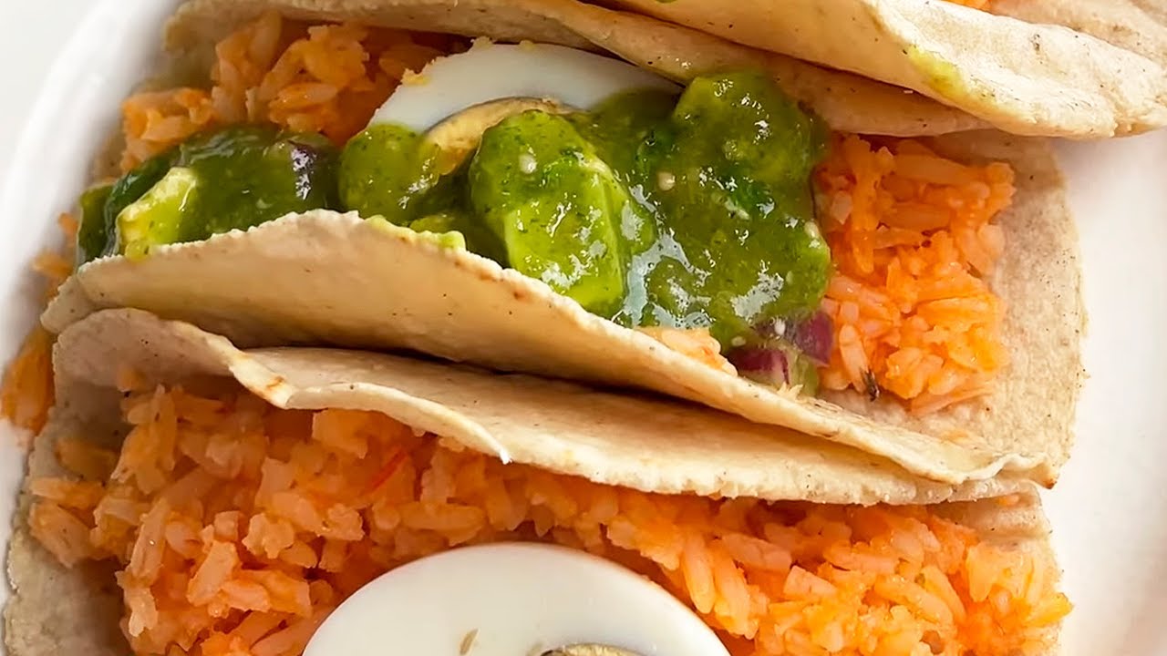 Tacos de arroz con huevo - YouTube