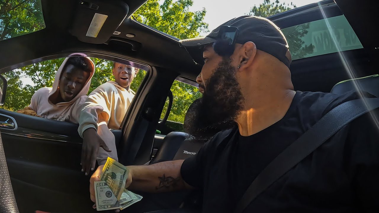 Giving away Money to Strangers - YouTube