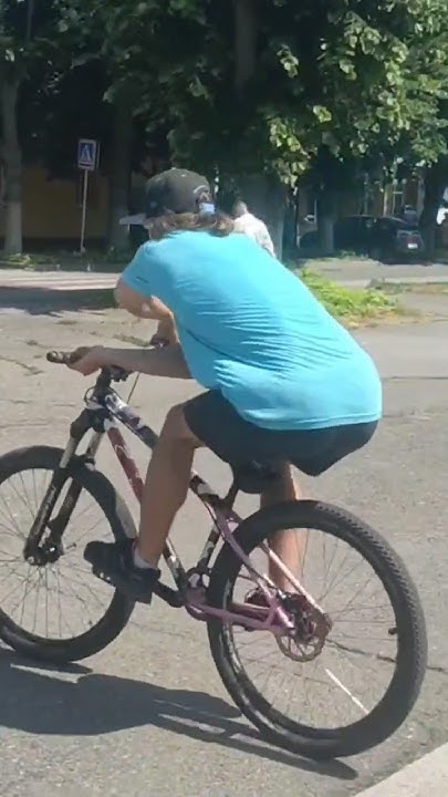 Їду з кривим рульом #bike #шолом #фрірайл #стріт - YouTube