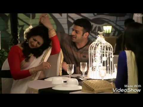 Divyanka Tripathi Deep Navel slip