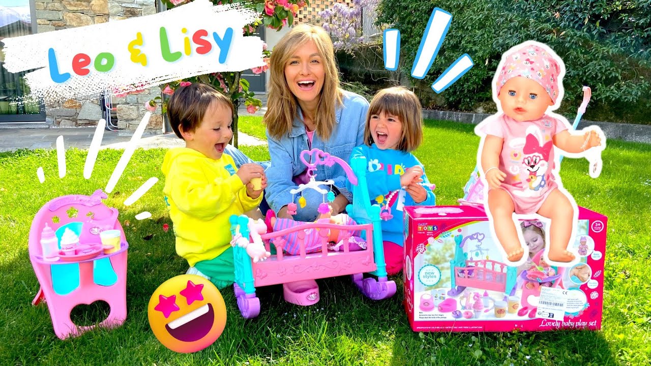 Leo e Lisy giocano con la nuova bambola Baby Born - YouTube