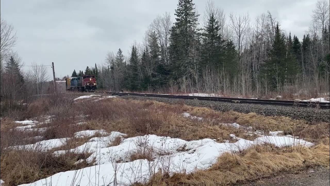 Friendly Engineer! CN 569 near Harcourt, NB - YouTube