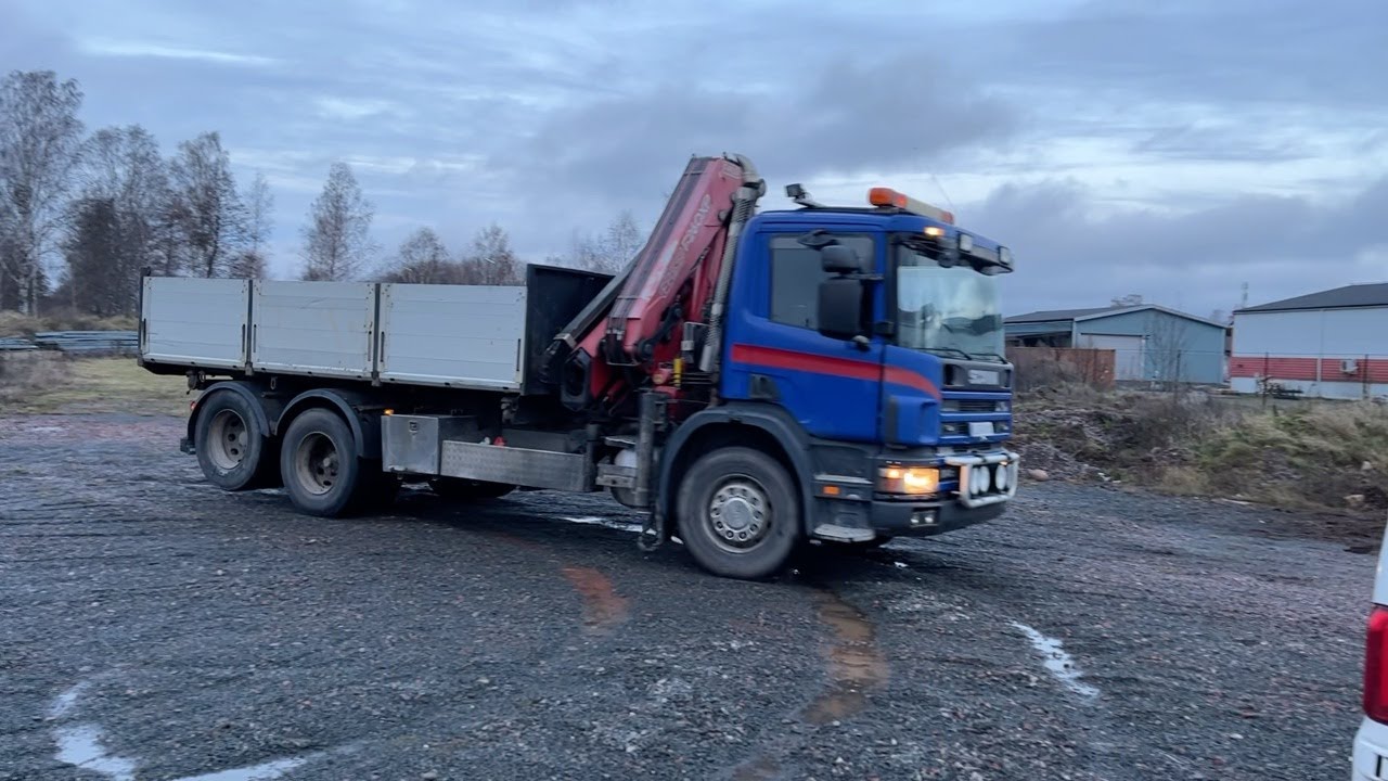 Köp Kranbil Scania 114G 6x2 med trevägstipp och skopa på Klaravik - YouTube