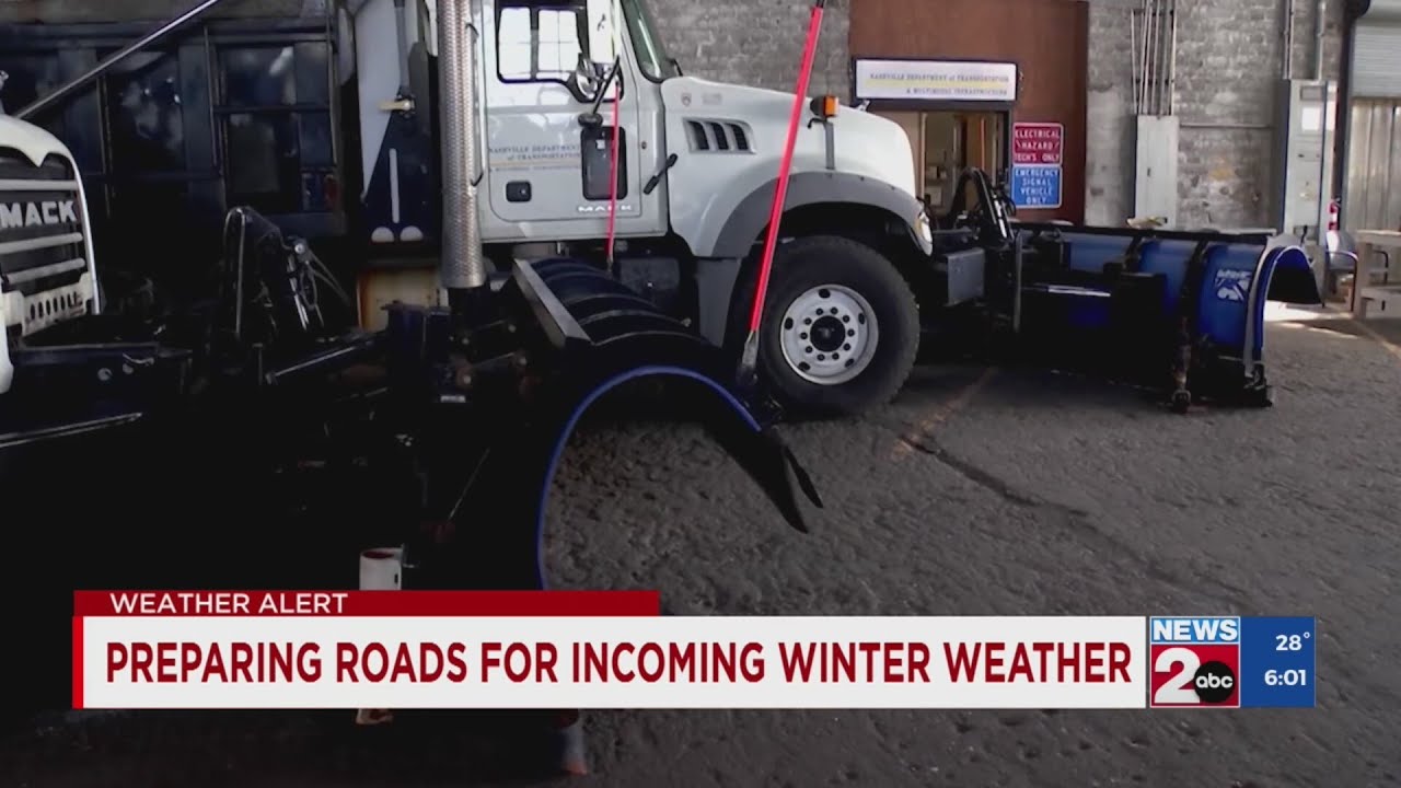 Preparing roads for incoming winter weather - YouTube