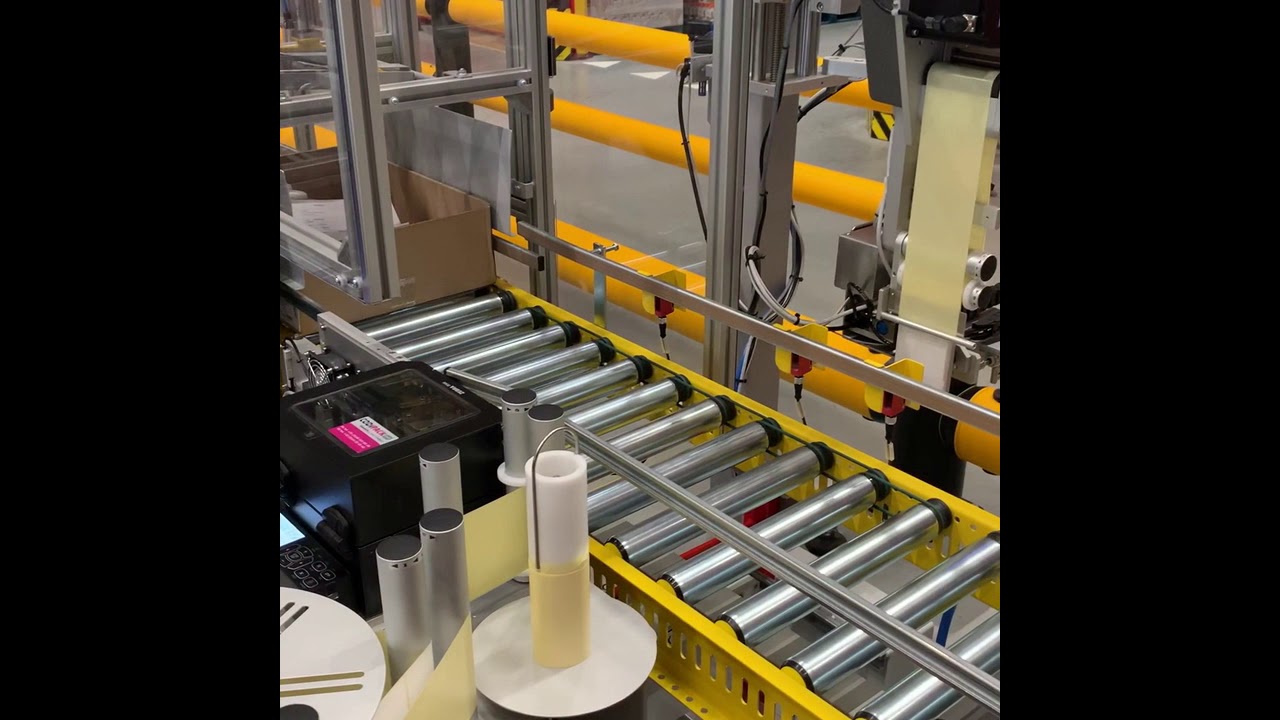 De zijkant van een doos automatisch etiketteren bij DHL - Codipack Group - YouTube