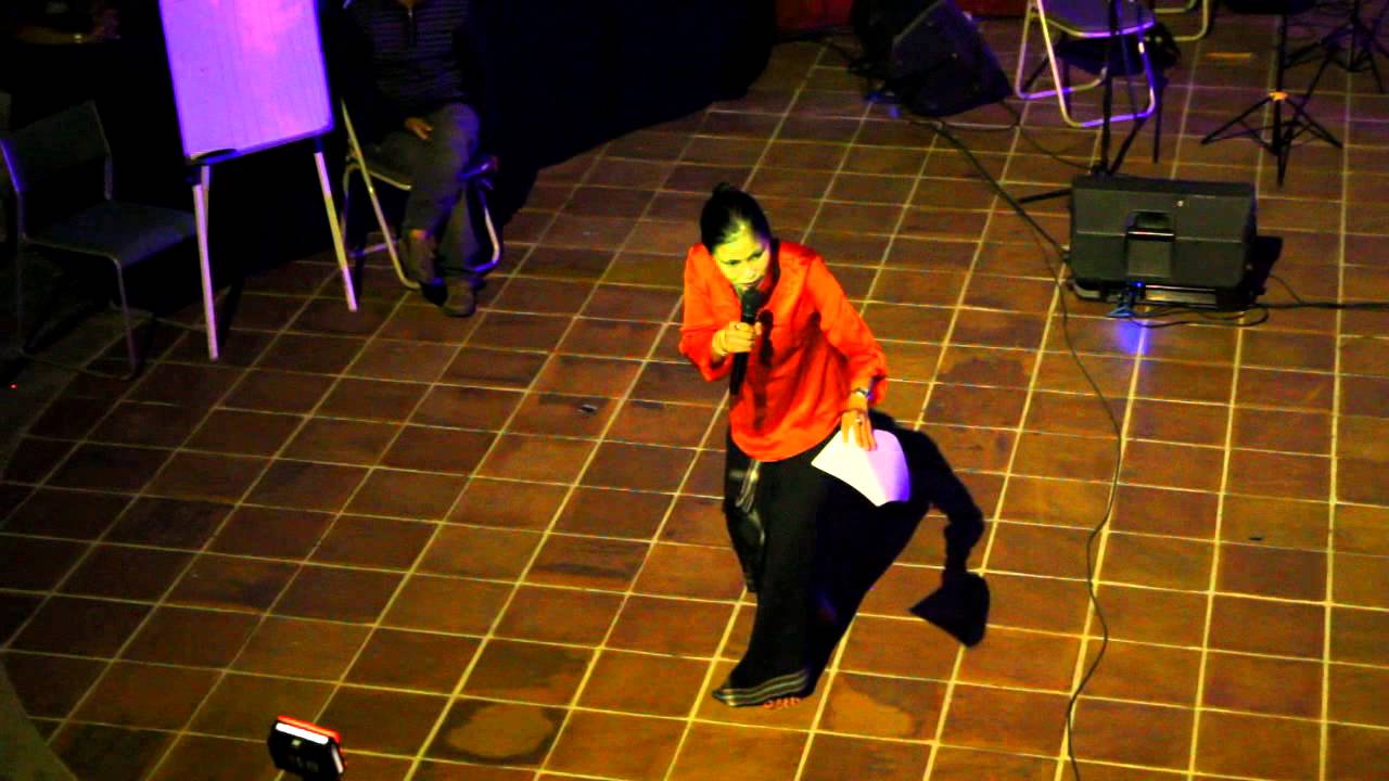 Putu Mira Novianti - Poetry Slam 10 Tahun Seri Puisi Jerman - YouTube