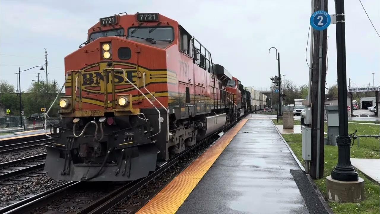 Rush Hour on Metra’s BNSF Racetrack at LaVergne - YouTube