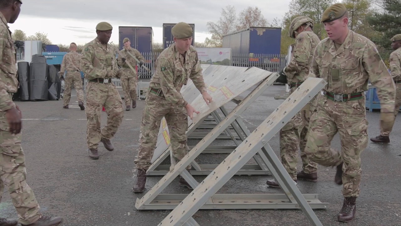 British Army trained to deploy temporary flood defences - YouTube