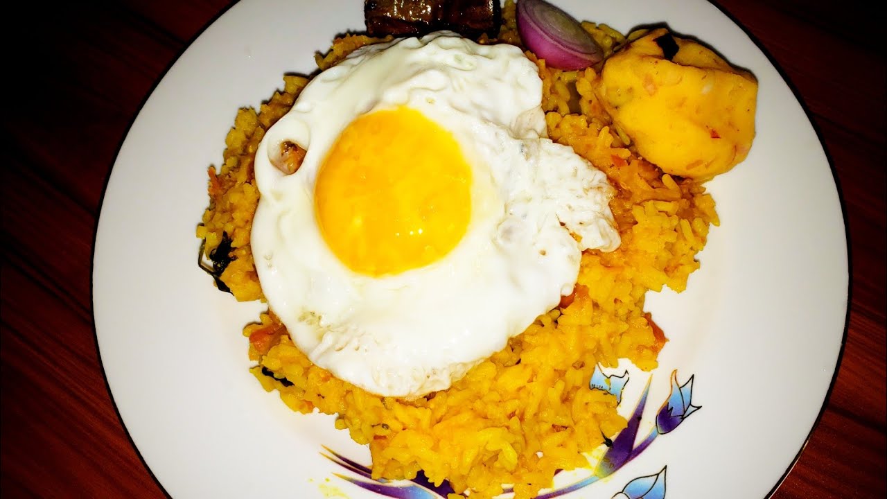 YUMMY😋 VEGETABLE KHICHURI WITH ALLU BHORTA,BEGUN FRY,OMELLETE EATING ...