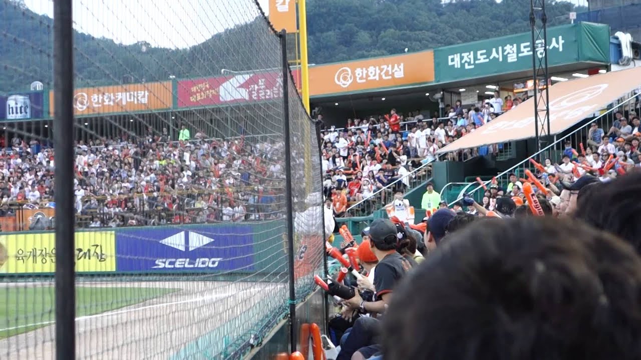 한화이글스 마스코트 비니 브레이크 댄스 Youtube