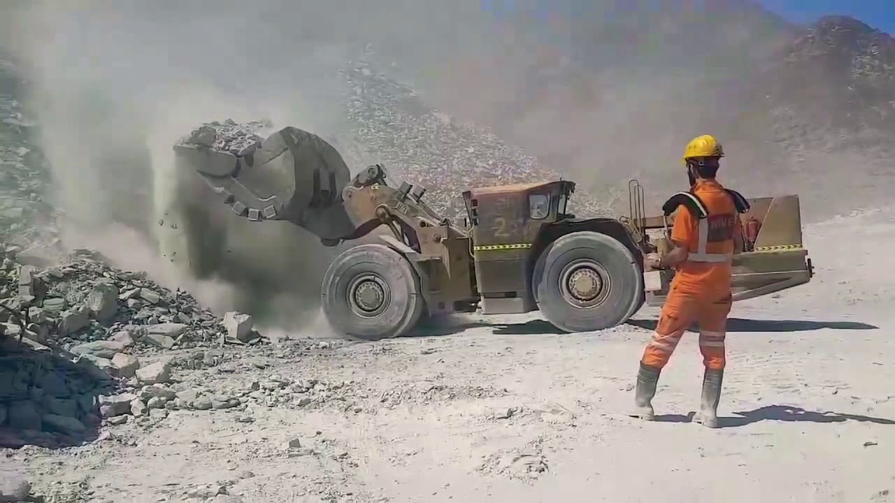 Remote controlled Caterpillar R1600 G-LHD loader working - YouTube