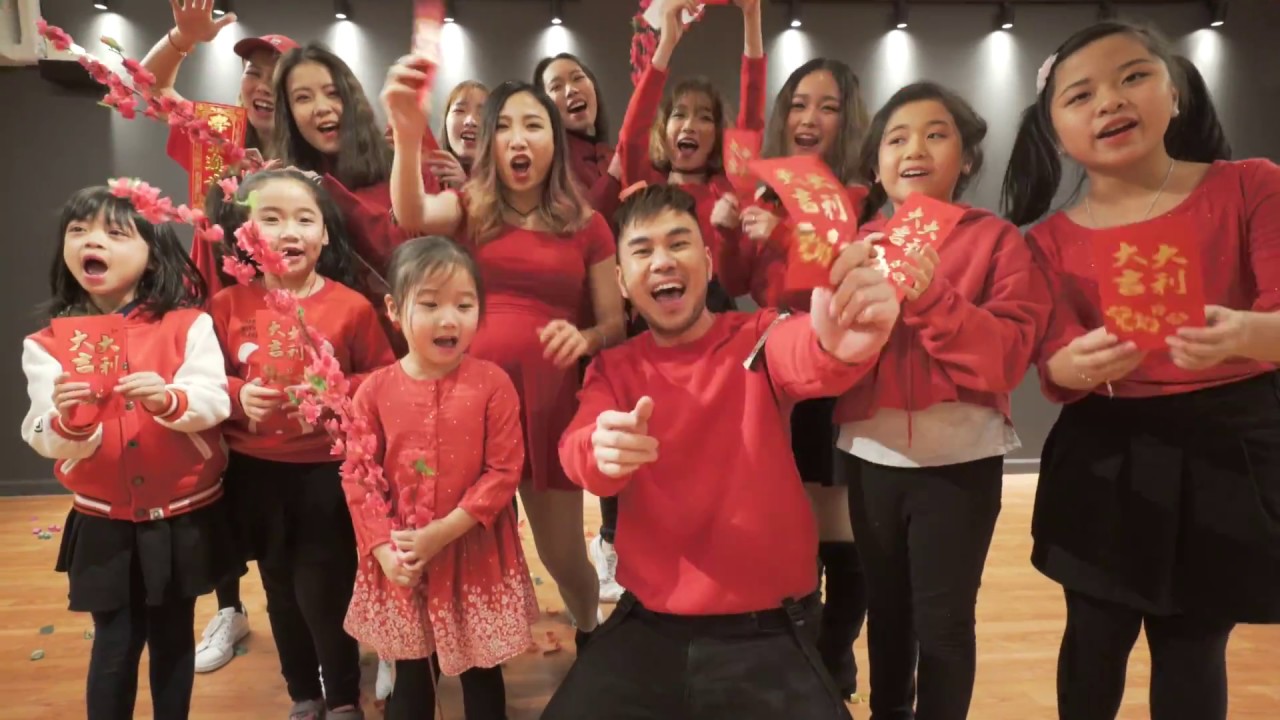 LOLLIPOP DANCE STUDIO ---Chinese New Year Dance Video Twins 新年歌 红噹噹飞吻 ...