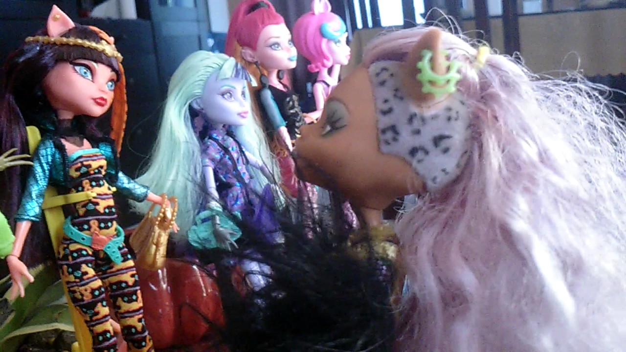 THEY'RE DEAD! The Curse Arm | Monster High Stories #2 - YouTube