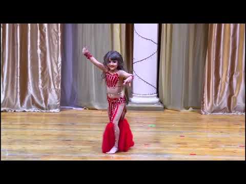 Arabic beautiful little girl dance performance ||#entertainment #youtubeshort #viral