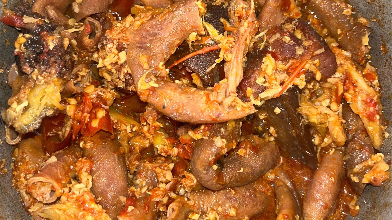 Cooking Tasty Naga Smoke Pork Innards || Pig Intestine Recipe - YouTube