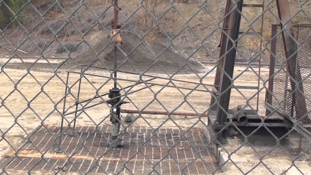 Oil wells near Wildcatters' Park - Brea, California - YouTube