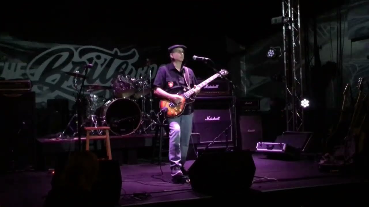 Mark Ruef - Live Jazz Fusion at Music Freqs - YouTube