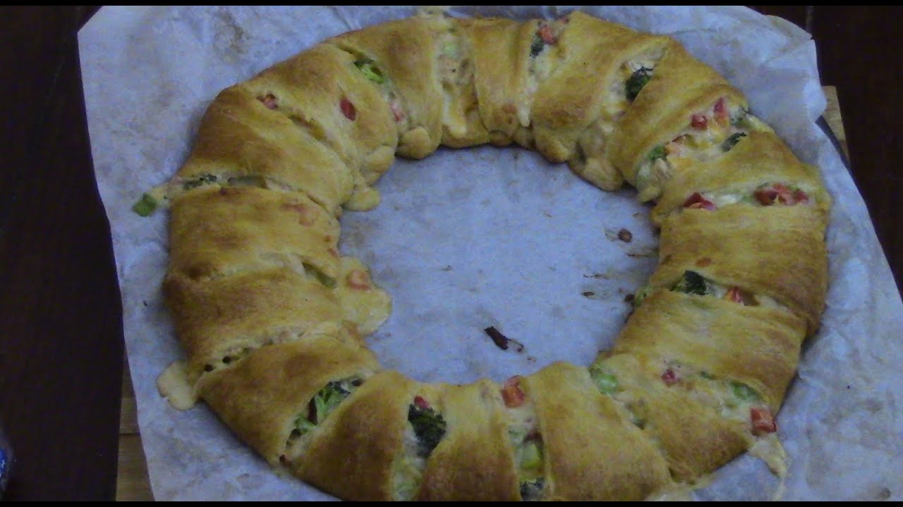 Chicken Crescent Wreath - YouTube