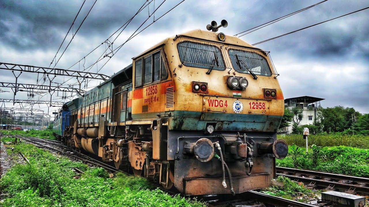 Onboard Mumbai - Kochuveli Super Fast | Mumbai to Panvel | Heavy Rain ...