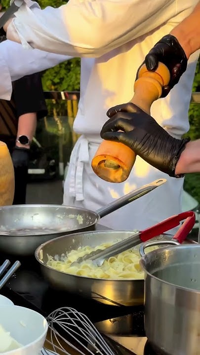 Потрясающая паста с видом на живописное озеро - залог отличного вечера ...