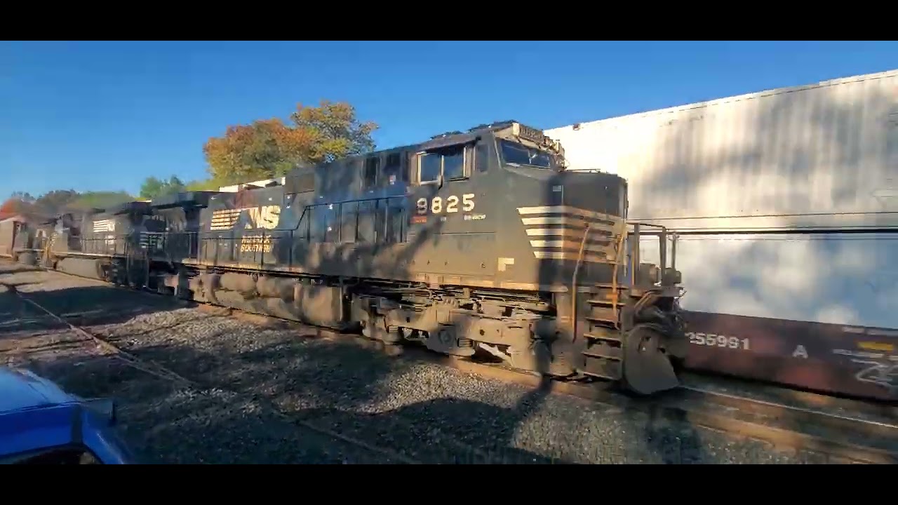 2 NS INTERMODAL TRAINS MEET ON CONRAIL SHARED ASSETTS LEHIGH LINE IN ...