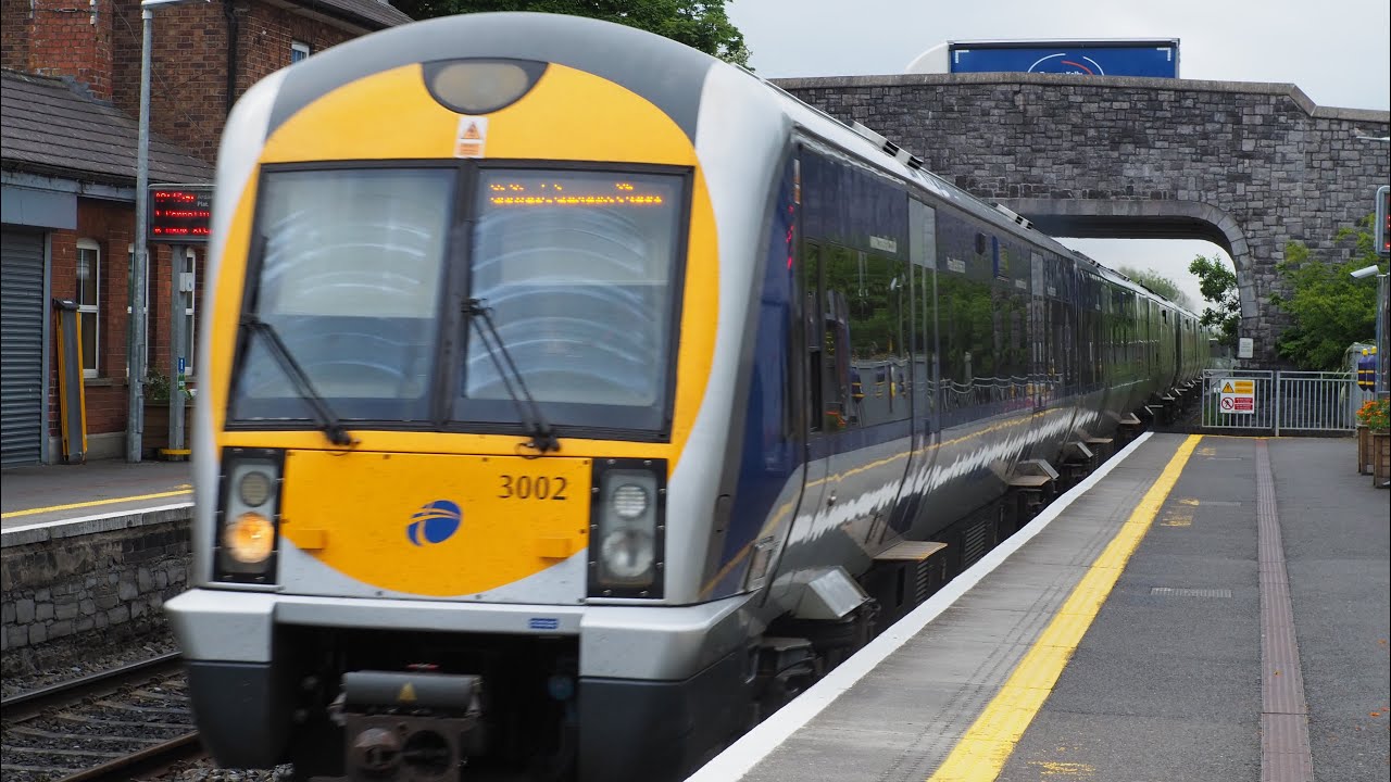A Double Pairing of NIR Caf 3000 Class units 3002 & 3006 - Donabate ...