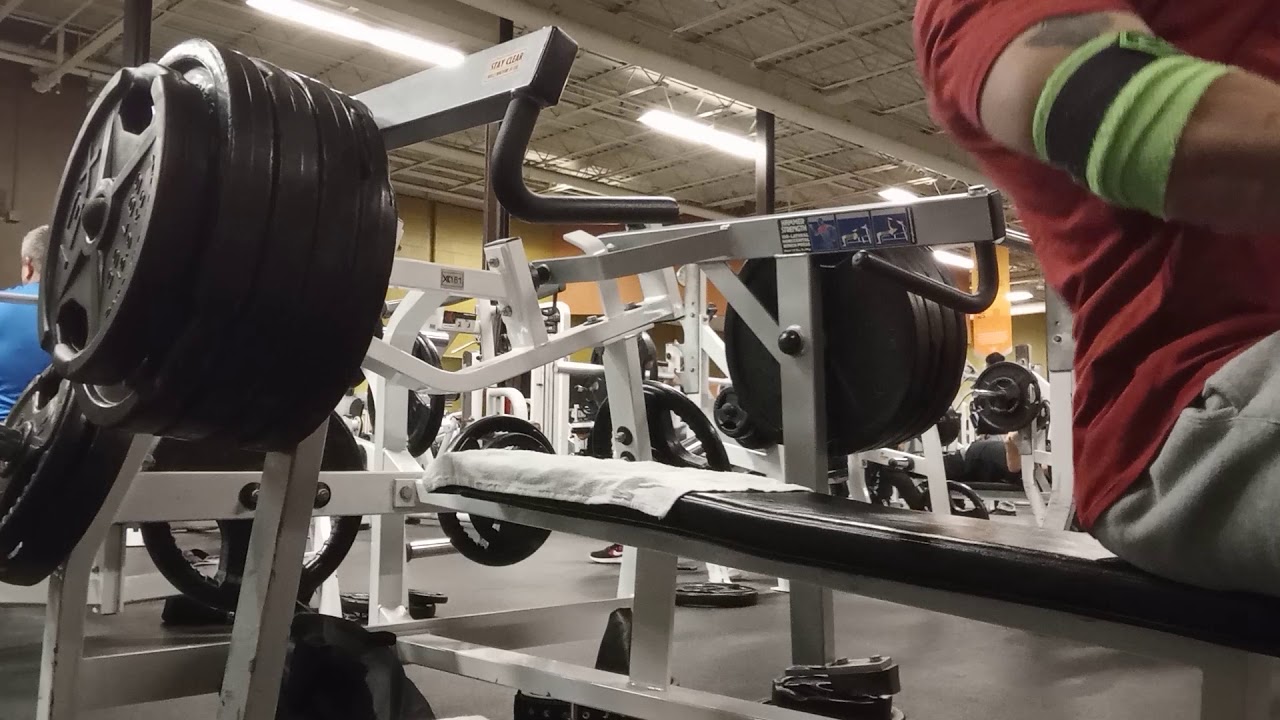 430 on flat hammer strength chest press for reps - YouTube