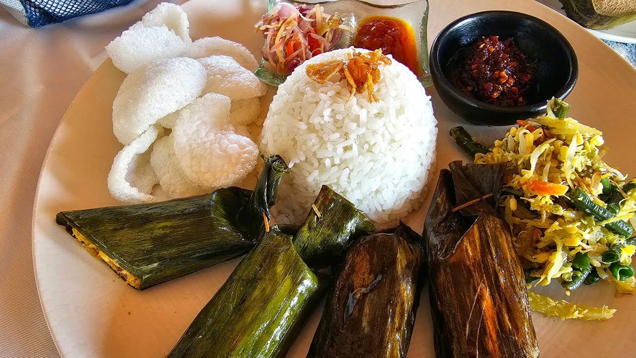 Semar Kuning Resto - Ubud, Bali - YouTube